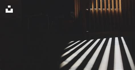 흑인과 백인 나무 패널 사진 Unsplash의 무료 검정 이미지