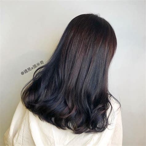 遇見美髮沙龍 設計染 雙色霧感暈染 粉粉的深紫藍充滿🔮 柔柔美美的優雅感😍 需漂髮一次 顏色越洗越驚喜