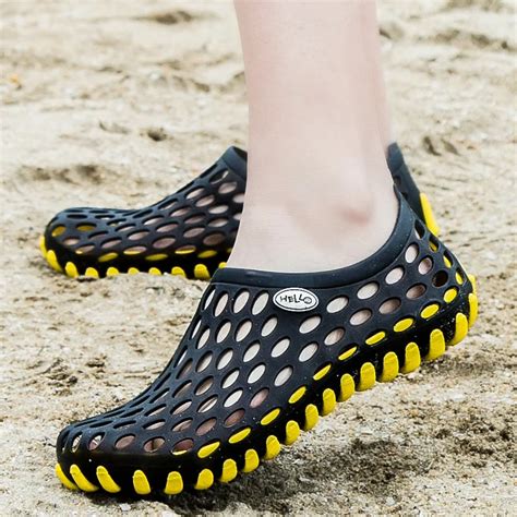 2018 Summer Men Sandals Breathable Hollow Hole Beach Shoes Men Flip Flops Casual Outdoor Slip On