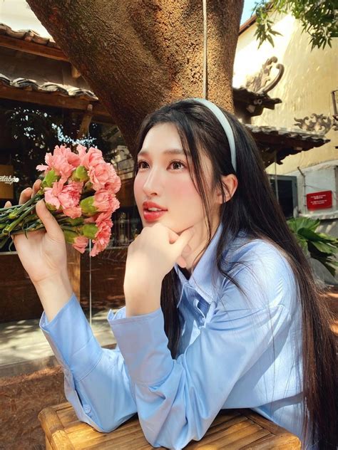 Vẻ đẹp Mong Manh Tựa Sương Mai Của Á Hậu Nguyễn Phương Nhi