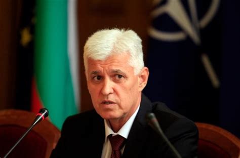 Министър и депутат спорят във фейсбук заради оръжията за Украйна