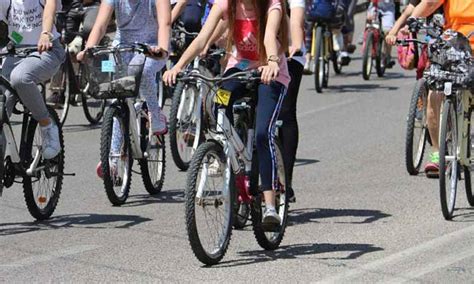 Βλ Σιώμος Το ποδήλατο προάγει τους ανθρώπους σε έναν υγιή τρόπο ζωής Ενυπόγραφα