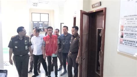 Kejari Bojonegoro Tahan Tersangka Korupsi Bkkd Padangan