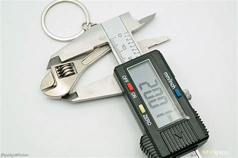 Брелок "Разводной ключ шведского типа"