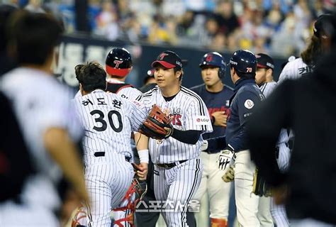 황성빈 향해 격분한 켈리롯데 Lg 잠실 벤치클리어링 터졌다 Ss잠실in