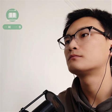 王心凌脸上的胶状物。是整容？那只不过是汗罢了。演唱会