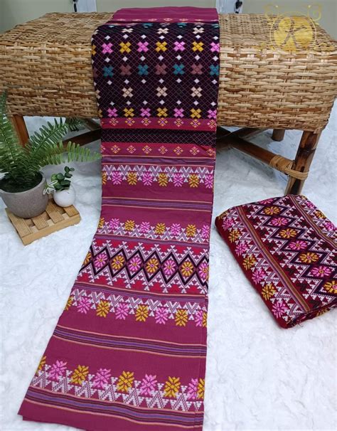 မရိုး ခိုင်ပန်းချီ ပိုးထည်နှင့် ရိုးရာချည်ထည် ဖြန့်ချီရေး