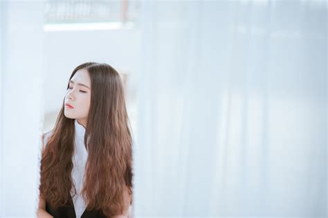 무료 이미지 사람들 하늘 소녀 사진술 햇빛 아침 귀엽다 여름 초상화 모델 어린 청소년 자연스러운