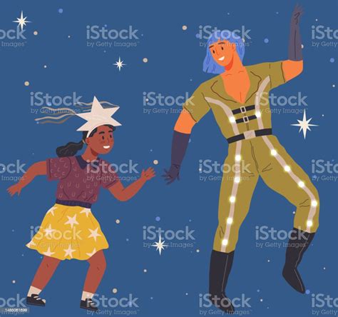 우주 스타일의 생일에 애니메이터 의상을 입은 테마 파티 의상을 입은 사람들은 우주 파티에서 즐거운 시간을 보냅니다 공예에 대한 스톡 벡터 아트 및 기타 이미지 Istock