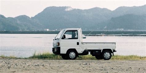 Tiny 5000 Japanese Pickup Trucks Are Winning Fans In America