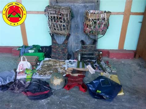 ထီးလင်းတွင် စစ်တပ် စီးနင်းခဲ့သော ရွာများကို ရှင်းလင်းရေး ဆောင်ရွက်စဥ် စစ်သားအလောင်းများကို မီးရ