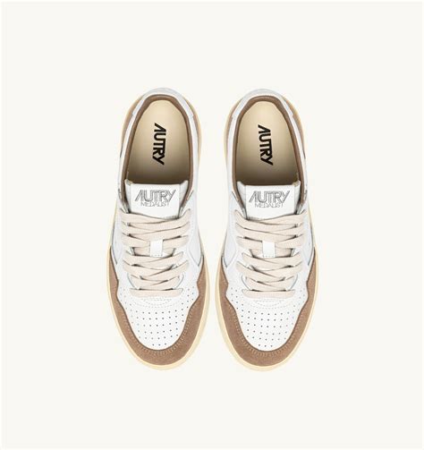 Autry Sneakers Medalist Low Aus Leder In Weiss Und Wildleder In Antilo