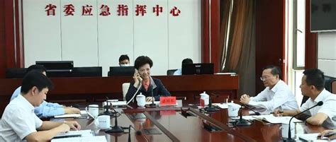 谌贻琴在检查调度国庆节假期应急值守工作时强调：以高度的政治责任感坚守岗位履职尽责 让全省人民过一个平安祥和幸福的节日值班