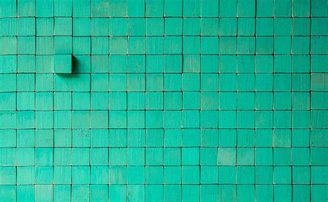 많은 사각형 나무 질감 다채로운 청록색 나무 블록은 추상적 인 나무 테마 배경을 만드는 다른 대조적으로 나머지에서 밖으로 서