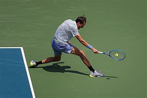 Даниил Медведев проиграл в четвертьфинале турнира в Вашингтоне