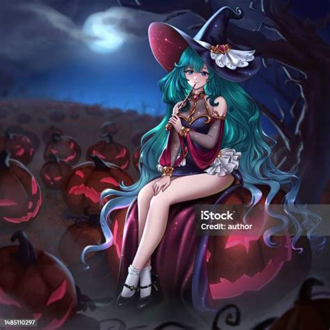 긴 곱슬머리를 가진 애니메이션 마녀가 큰 마녀 모자를 쓰고 보름달이 뜬 할로윈 밤에 펍킨 필드에 거대한 잭 랜턴에 앉아 있다 할로윈에 대한 스톡 벡터 아트 및 기타 이미지