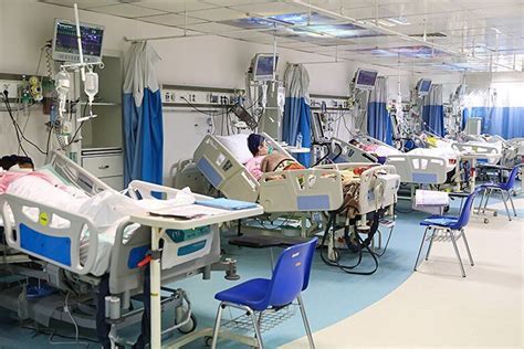 عکس مجری مشهور برنامه ورزشی در بیمارستان بستری شد همشهری آنلاین