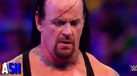 WWE摔角送葬者vs罗曼退役赛就连楼梯都被打坏了他们太拼了 体育 摔角 好看视频