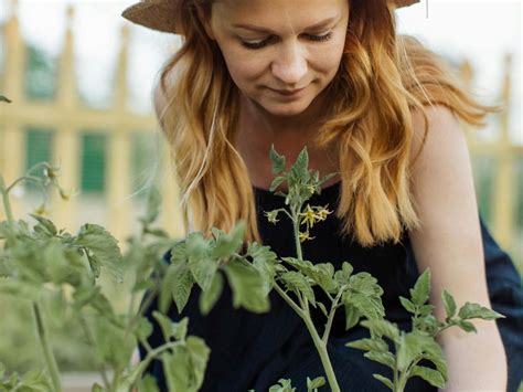Домашні способи догляду за руками які дуже швидко виправлять наслідки роботи в городі