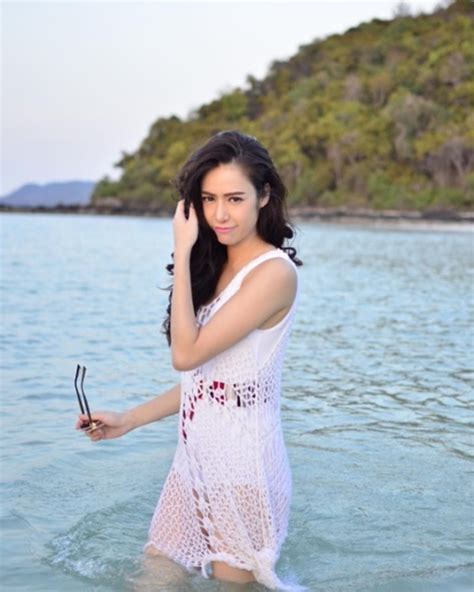 รวมไอเดีย แต่งตัวไปทะเล ให้ถ่ายรูปสวย ไลค์กระจาย แบบเน็ตไอดอล Ladyissue เว็บรีวิว