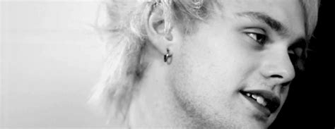 Truth Or Dare Michael Os Smut Mikeys Toothless Blog On Tumblr