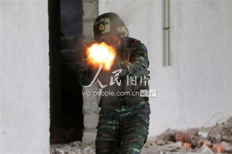 广西贵港武警城市反恐演练 提升实战能力 人民图片网