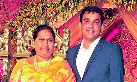 నిర్మాత దిల్ రాజు లవ్ స్టోరీ మీకు తెలుసా అలా ప్రేమలో పడ్డానంటూ