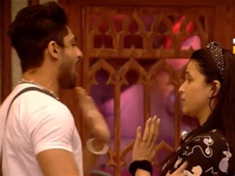 ‘duplicate Parineeti Mannara Chopra Loses Cool On Abhishek Kumar Throws Pillow At Him Watch