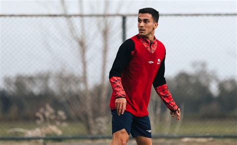 سجاد آشوری به اردوی تراکتور اضافه شد طرفداری