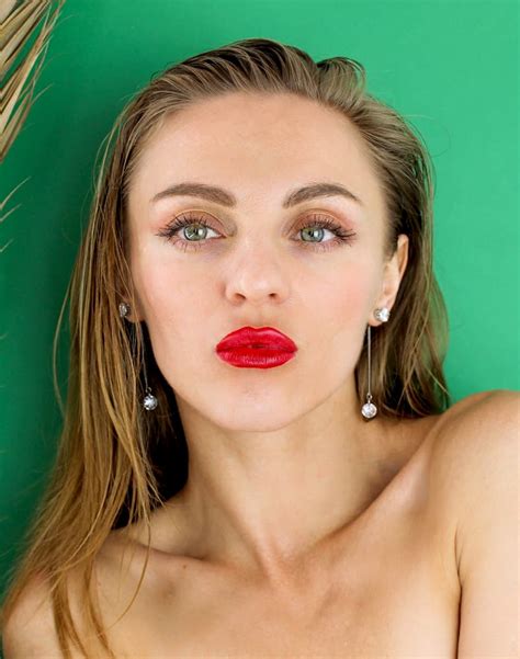 How To Practice Modeling Faces Models Tips