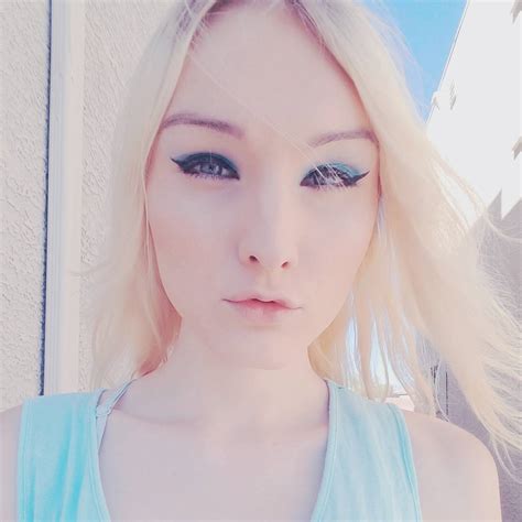 Blonde Trap Jenny Flowers Closeup Tran Selfies