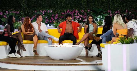 Sarah Hyland Drops ‘love Island Usa Bombshell Watch Us Weekly