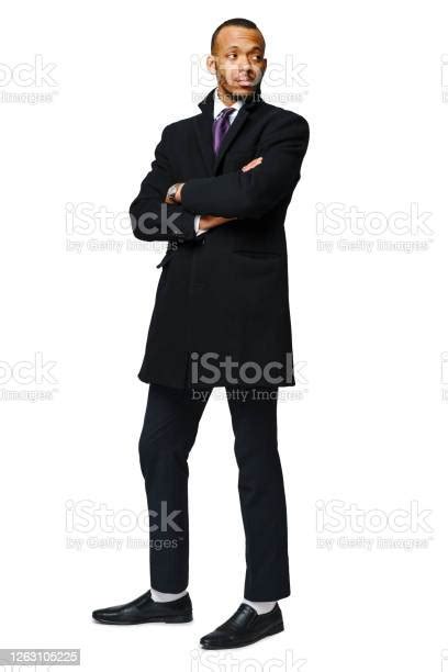흰색 배경에 코트를 입고 아프리카 계 미국인 사업가의 전체 길이 스튜디오 샷 경영자에 대한 스톡 사진 및 기타 이미지 경영자 기업 비즈니스 남자 Istock