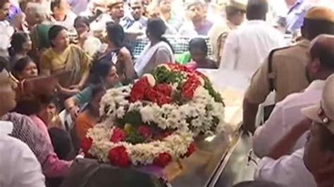 Lasya Nanditha లాస్య నందితకు నివాళులర్పించిన బీఆర్‌ఎస్‌ నాయకులు Namasthe Telangana