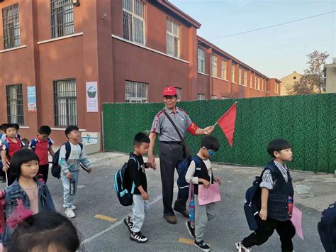 石台镇关工委“五老”安全护学宣传月杜集区人民政府