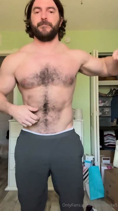 Musculanity Strong Flexing