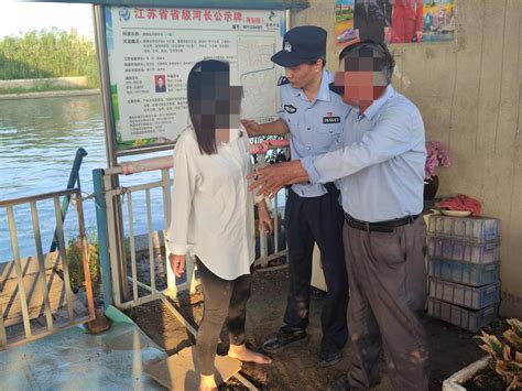 千钧一发！民警奋力一抱救下轻生女子 现代快报网