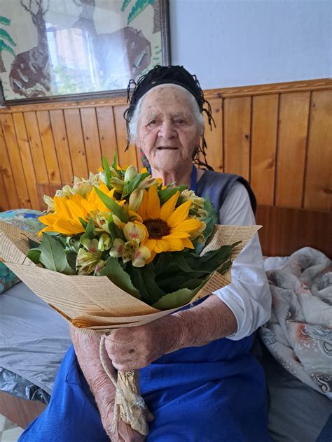 Пожелания за вековния юбилей на баба Милтана Събева от Банско Пирин Инфо