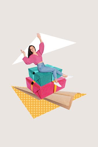수직선 창조적 인 콜라주 삽화 포스터 행복 흥분한 즐거운 젊은 여자 비행 비행기 종이 앉다 선물 배달 다채로운 배경 30 34세에 대한 스톡 사진 및 기타 이미지 Istock