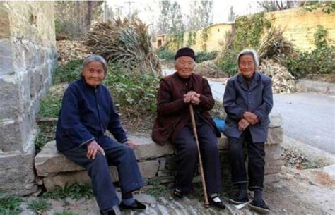 老話“男不三怕屬雞，女不四怕屬羊”是啥意思老話有道理嗎