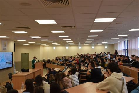 Хуауей представи стипендиантската си програма в Русенския университет Утро