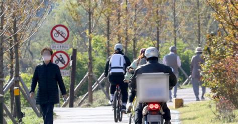 포토 오토바이 자전거도로 주행