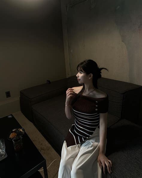 Premium 여리 스트라이프 오프숄더 금장 옆 트임 니트티 휴양지룩생파룩데이트룩 에이블리