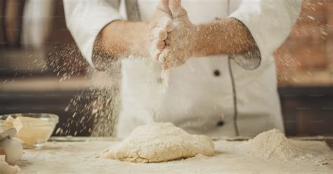 베이커리 요리사 요리 부엌에서 빵 전문 반죽 반죽 사진 Unsplash의 음식 이미지