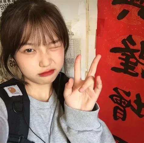 2023年跨年女头像 高清图片，堆糖，美图壁纸兴趣社区