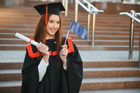 그녀의 졸업식 날에 여성 초상화입니다 대학입니다 교육 졸업 사람들이 개념입니다 모자 모자류에 대한 스톡 사진 및 기타 이미지 모자 모자류 졸업식 20 24세 Istock