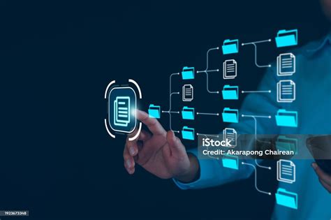 문서 관리 시스템 Dms 및 비즈니스 프로세스 시스템 자동화 기술 가상 화면에서 문서 아이콘을 손가락으로 터치합니다 파일 스토리지 데이터 및 보관 Erp입니다 소프트웨어