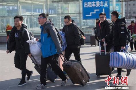 中國鐵路迎學生農民工返鄉客流 每日頭條