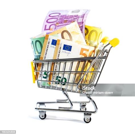다양한 유로 지폐의 전체 카트 또는 쇼핑 트롤리 개념 온라인 쇼핑 또는 재정적 성공 개념에 대한 스톡 사진 및 기타 이미지 개념 개념과 주제 경제 Istock