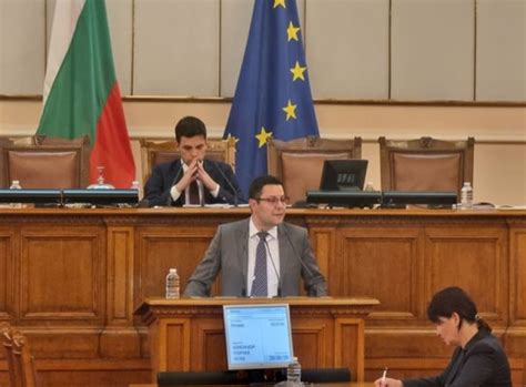 Министърът на иновациите и растежа Александър Пулев връчи сертификат за инвестиция клас А на